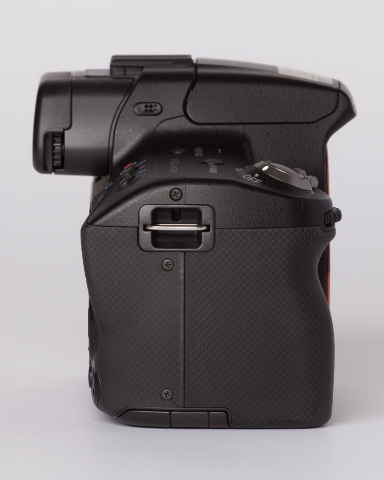 sony Alpha 35 – Right Side – SonyAlphaLab