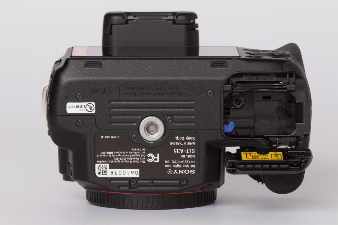 sony Alpha 35 – Bottom – SonyAlphaLab